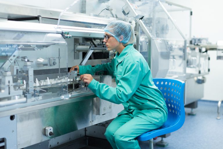 Challenges and Solutions in Clean Room Injection Molding